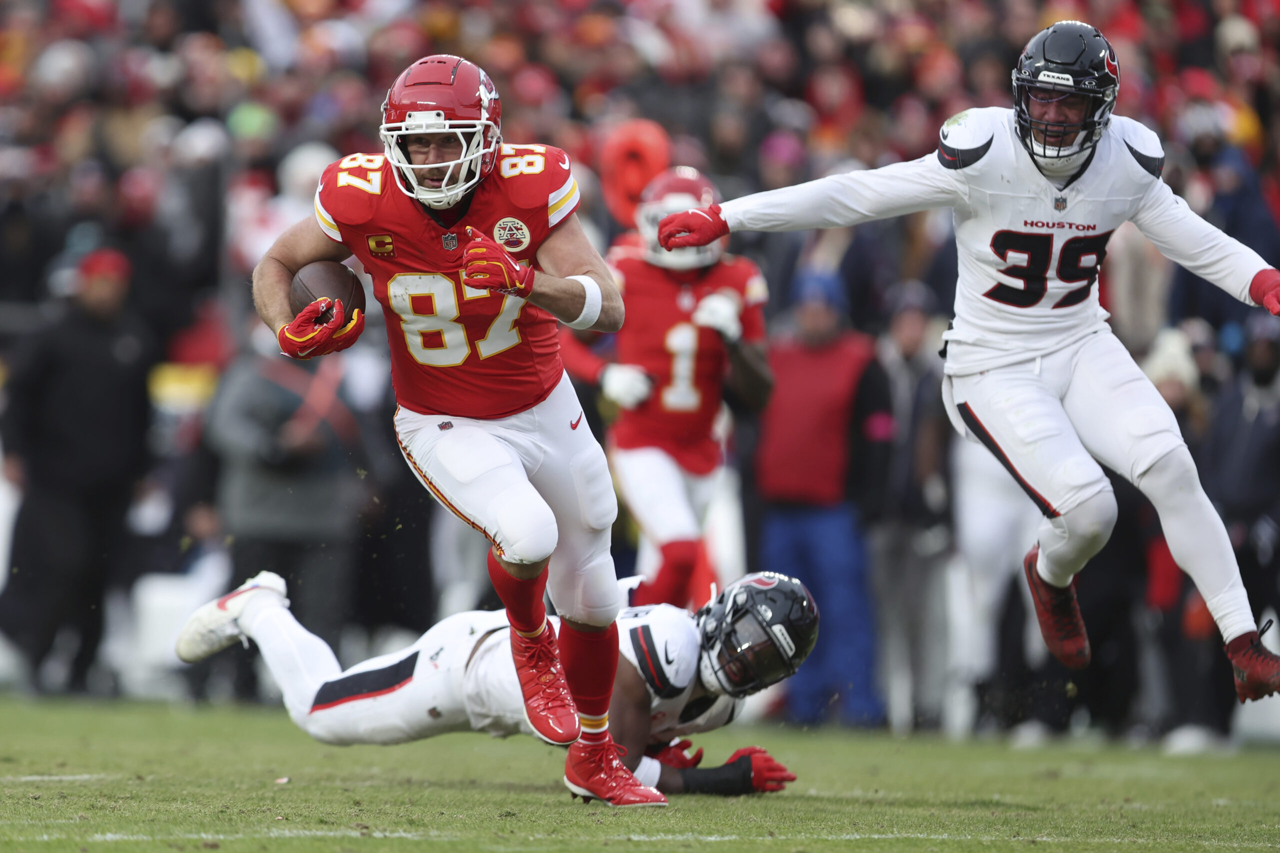 Mahomes and Kelce help Chiefs to a 23-14 win over Texans and another ...